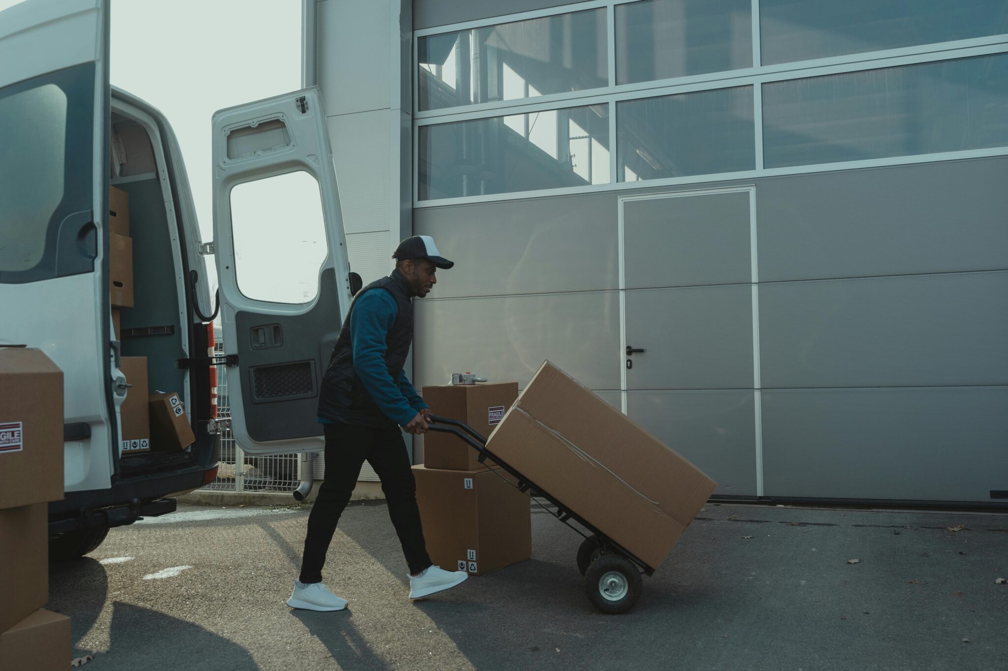 5 Best Hand Trolleys for Moving Heavy Loads | Stair Climbers